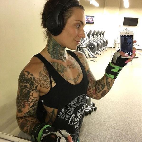 Eser West'in eski karısından Instagram'da cesur paylaşımlar ...