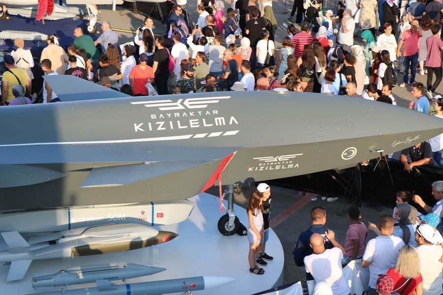 Selçuk Bayraktar Hürkuş'un 2. pilot koltuğuna geçti! Eğitmen Elif Ergin ...