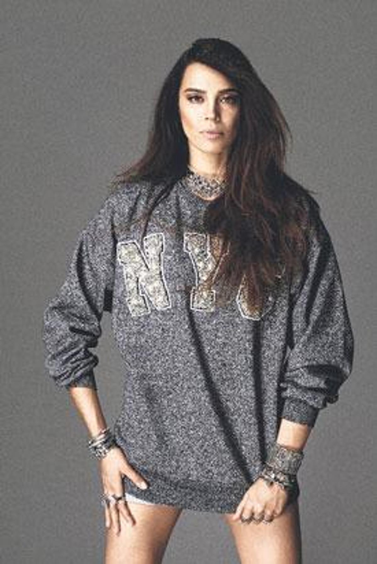 Azra’nın ‘Uyanış’ kitabı - Vatan Gazetesi Magazin Haberleri