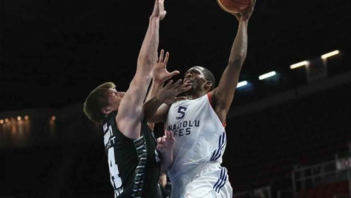 Efes sezonu lider bitirdi!