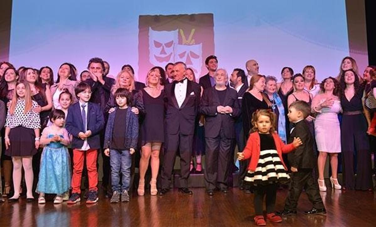 Fesli açılış! - Gazetevatan En Son Magazin Haberleri