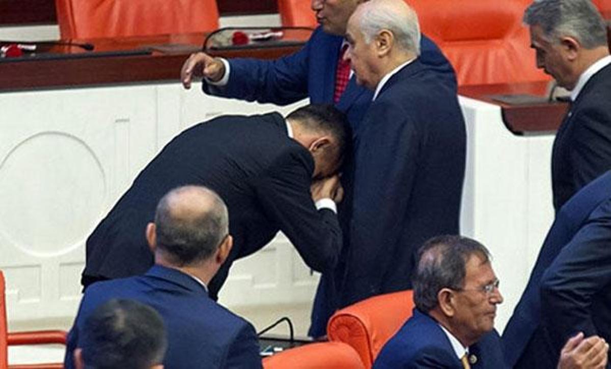 İYİ Partili Hayati Arkaz MHP'ye geçti