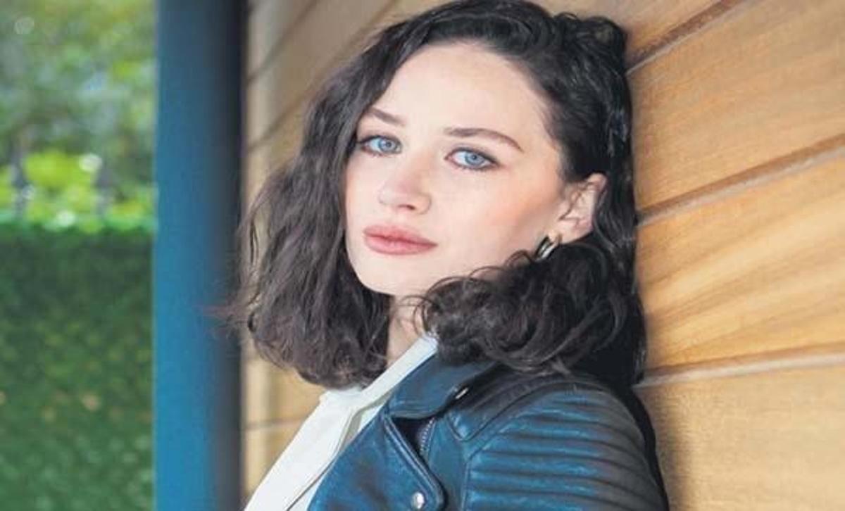 İlayda Çevik kimdir? Sen Çal Kapımı Balca kimdir, kaç yaşında ...