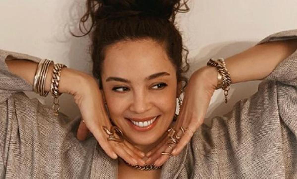 Azra Akın'dan aşk paylaşımı - Vatan Gazetesi Magazin Haberleri