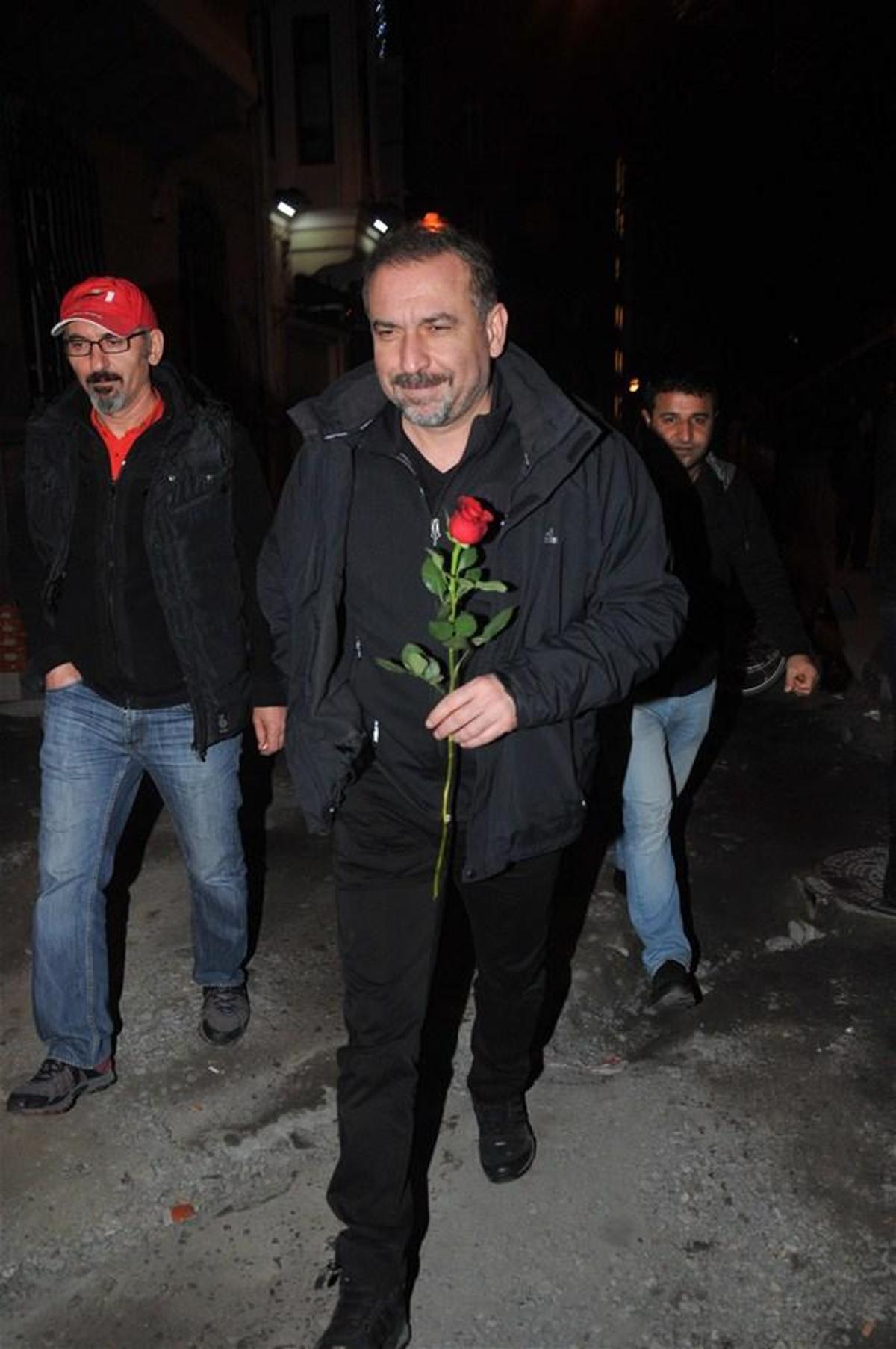 Mustafa Erdoğan ile Esra İnal yakalandı! - Vatan Gazetesi Magazin Haberleri