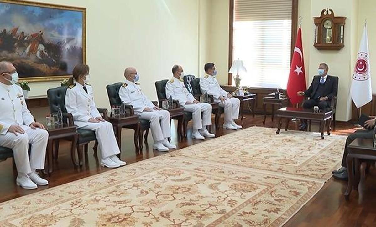 Bakan Akar'dan Deniz Kuvvetleri Günü kutlaması