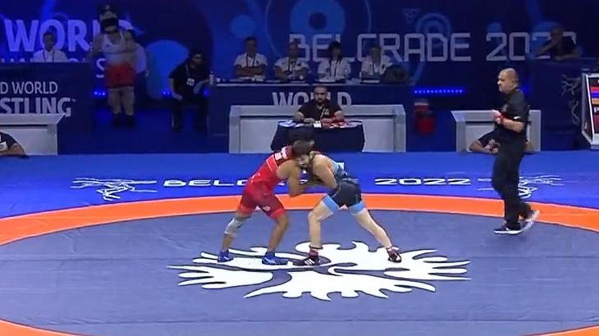 Azeri güreşçi Taleh Mammadov, Ermeni rakibi Hrachya Poghosyan'ı tuttu ...