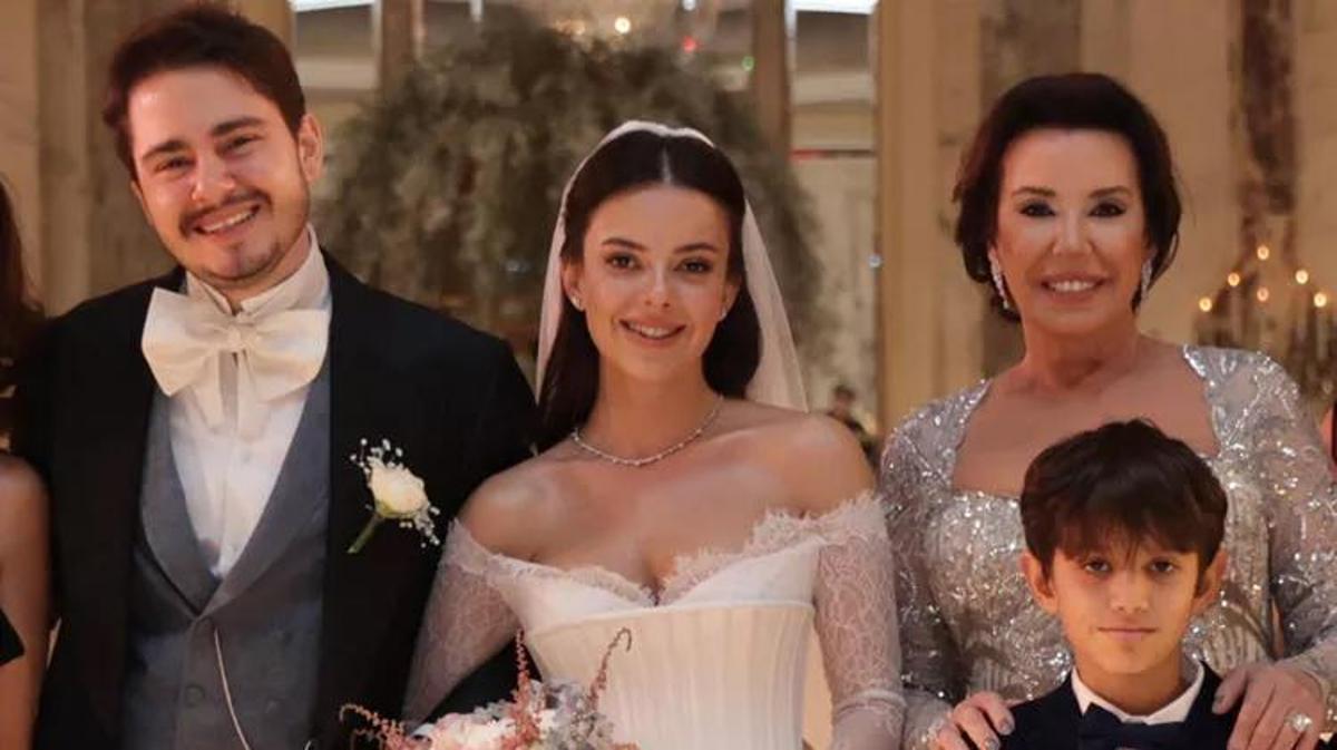 Perihan Savaş'ın mutlu günü! Oğlu Savaş Zafer ile Melis Ketenci evlendi ...