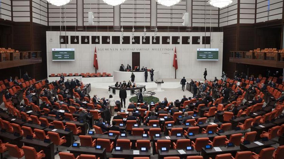 Meclis'te yeni dönem başlıyor! Çok partili az liderli olacak ...