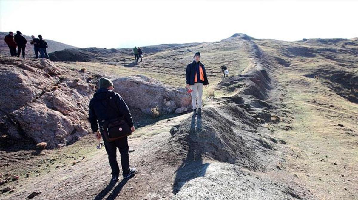Ağrı Dağı'nda Nuh'un Gemisi! Bölgede bulunan kalıntılar 5500- 3000 yıl ...