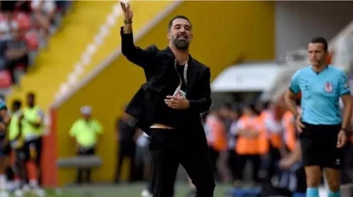 Arda Turan Caner Erkin'i oyundan aldı, tartışma çıktı! - Sampiy10 Spor ...