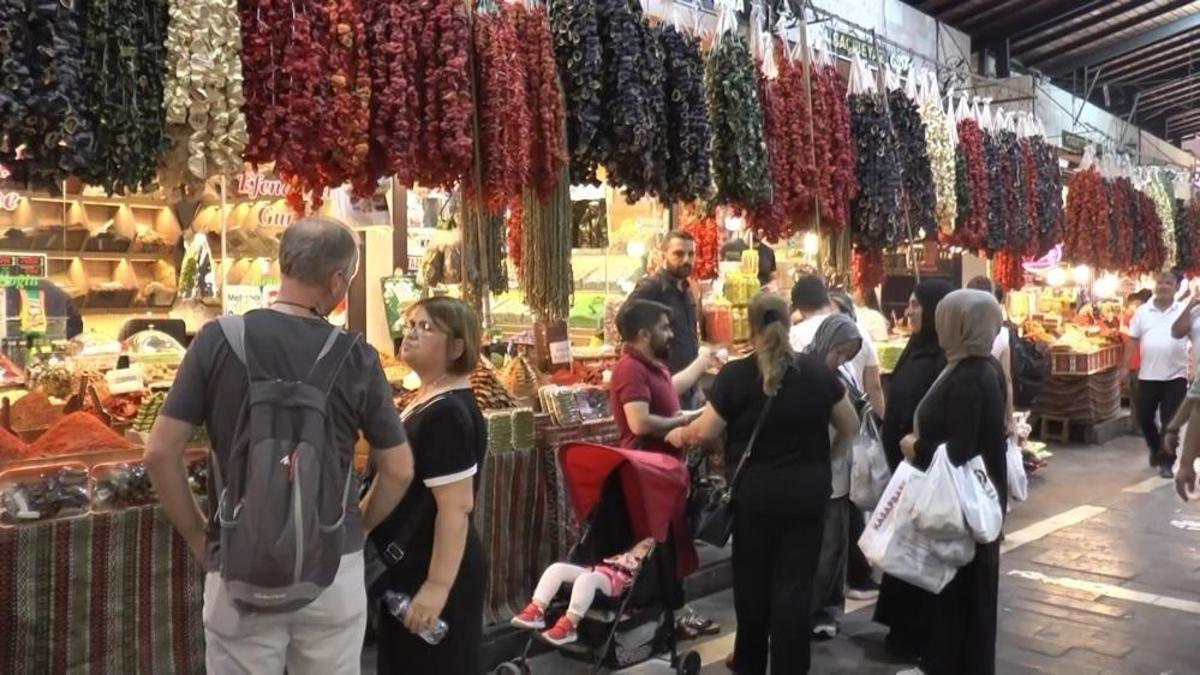 Gaziantep kışa hazır: Almacı Pazarı'nda kışlıklar yerini aldı!