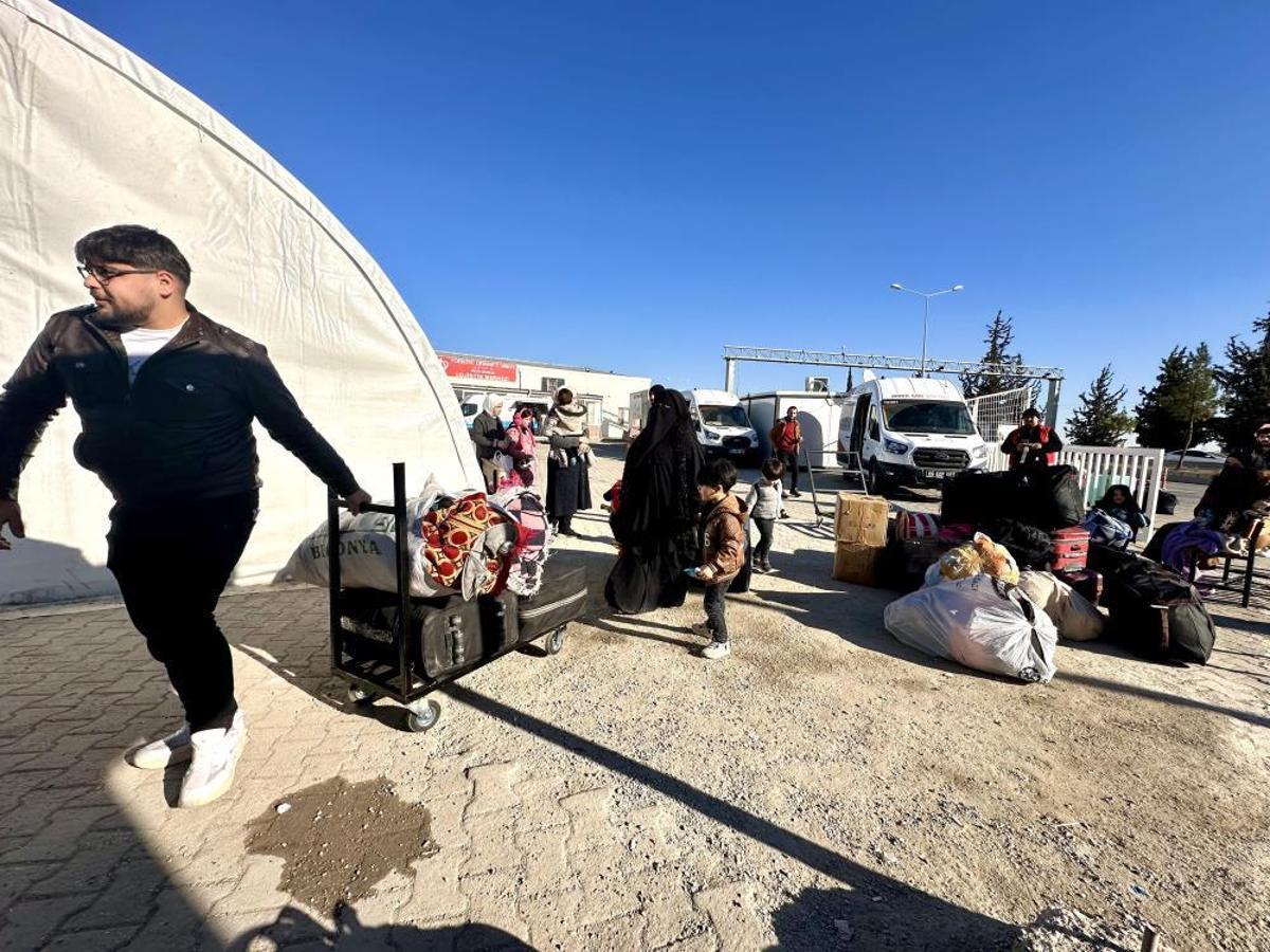 Esad rejiminin yıkılmasının etkileri sürüyor! Suriyeliler ülkelerinin ...