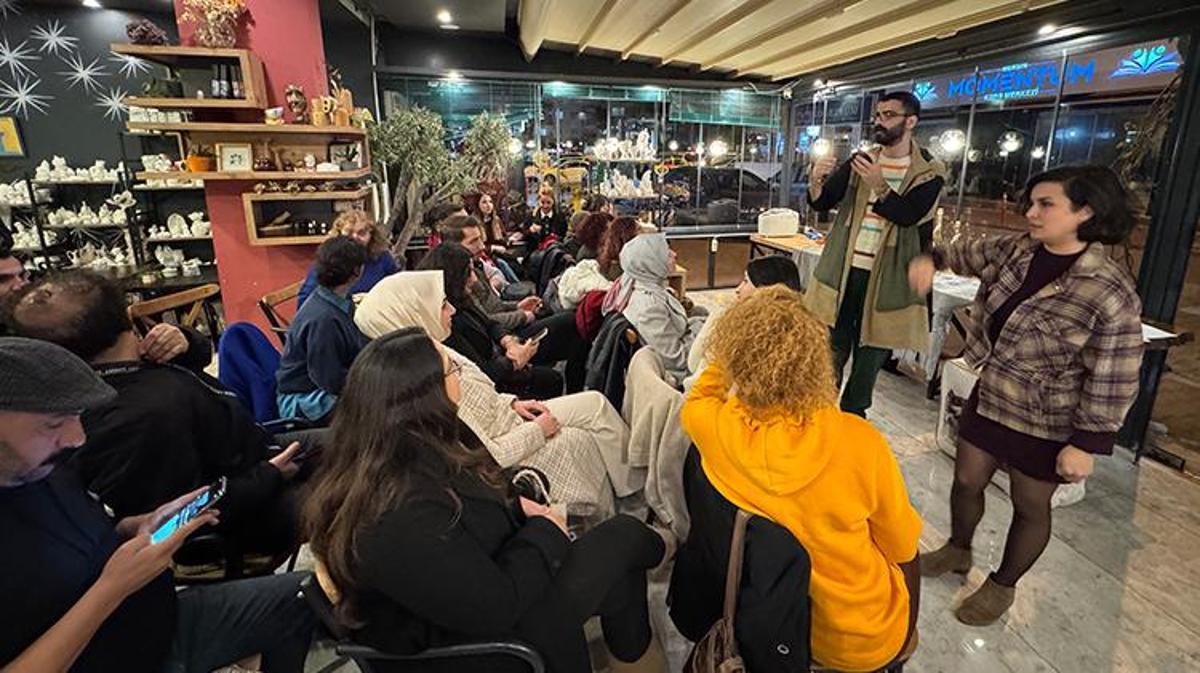 'Atsan atılmaz, satsan satılır' Eski sevgilinin hediyeleri mezatla ...