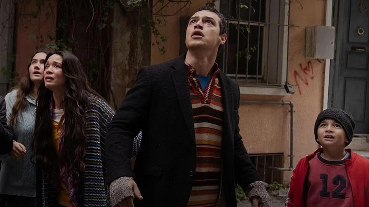 Azize'nin hayatı her adımda tehlikeye giriyor! Sahipsizler 11. bölümde ...