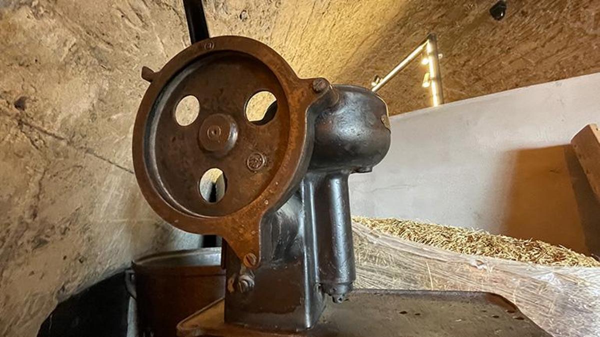 Kars'taki Peynir Müzesi'nde dikkat çeken makine! 120 yaşındaki eseri ...