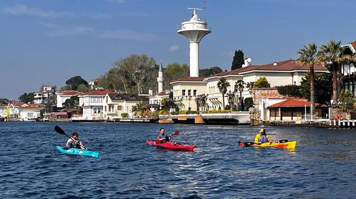İrlanda'dan kano ile yola çıkan 3 maceraperest, İstanbul'a ulaştı ...