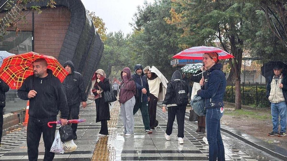 Adana'da sıcaklıklar mevsim normallerinin üzerinde kalmaya devam ediyor ...