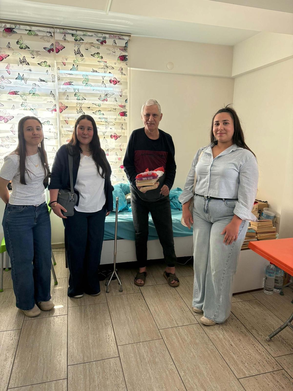 Liseli gençlerden toplumsal dayanışmaya destek - İzmir Haberleri