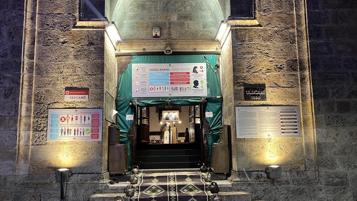 Bursa'da, bayram namazı 626 yıllık Ulu Cami'de kılındı - Bursa Haberleri