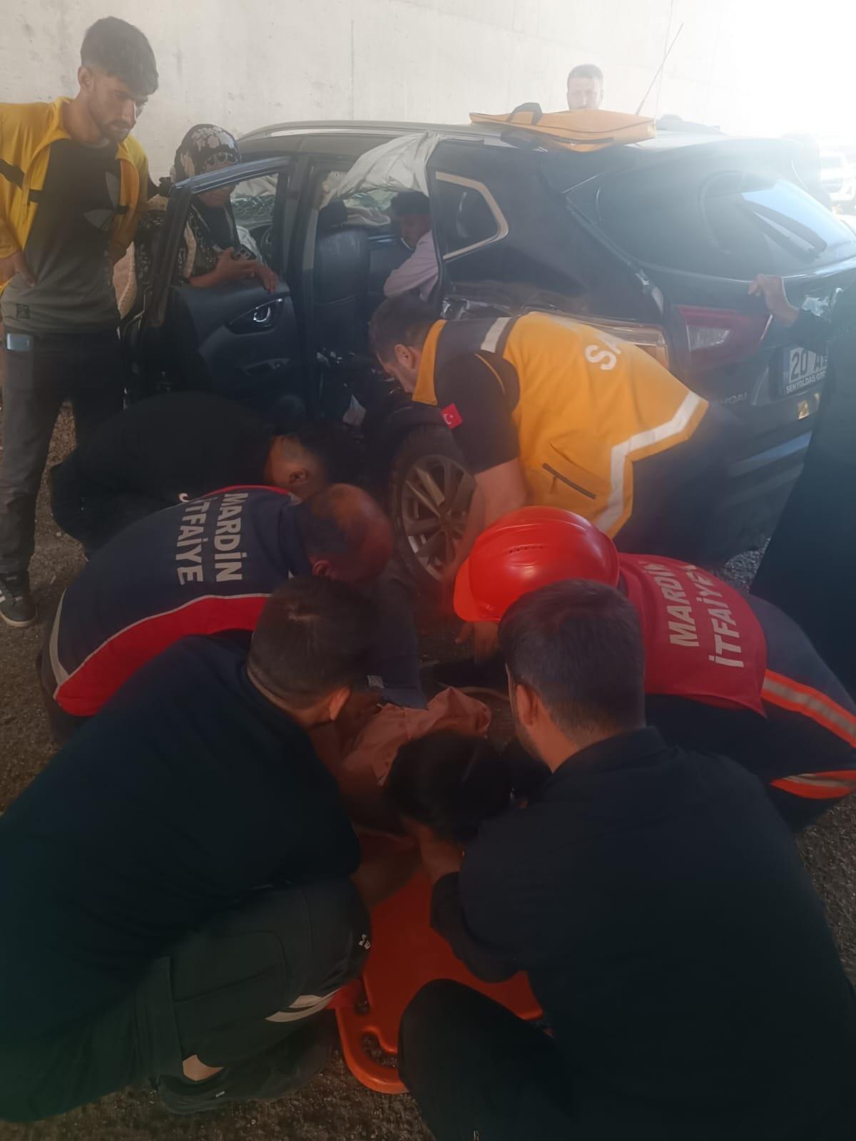 Alt geçit duvarına çarpan otomobildeki 5 kişi yaralandı - Diyarbakır ...
