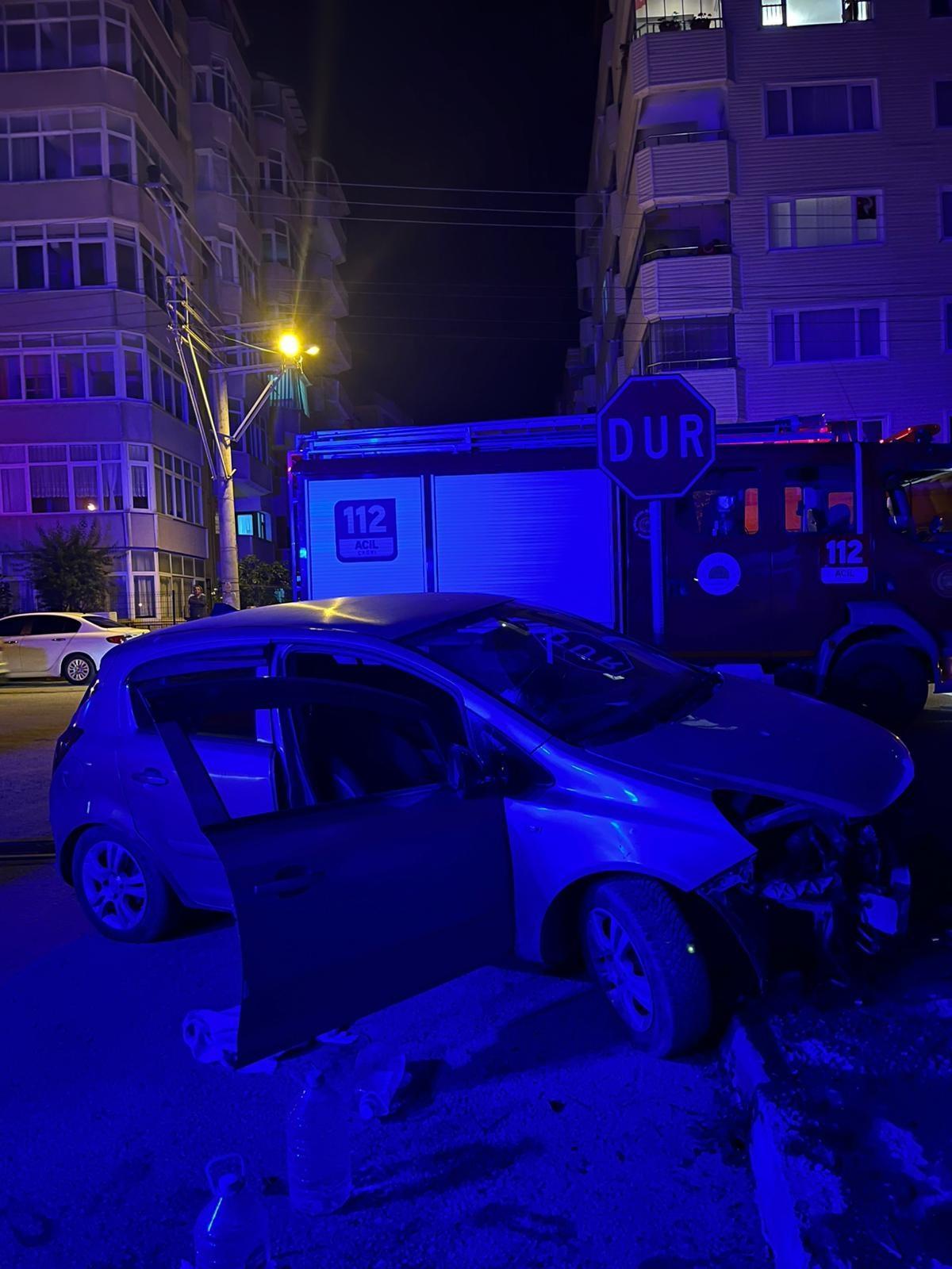 Çınarcık'ta refüje çarpan otomobilde hasar oluştu - Yalova Haberleri