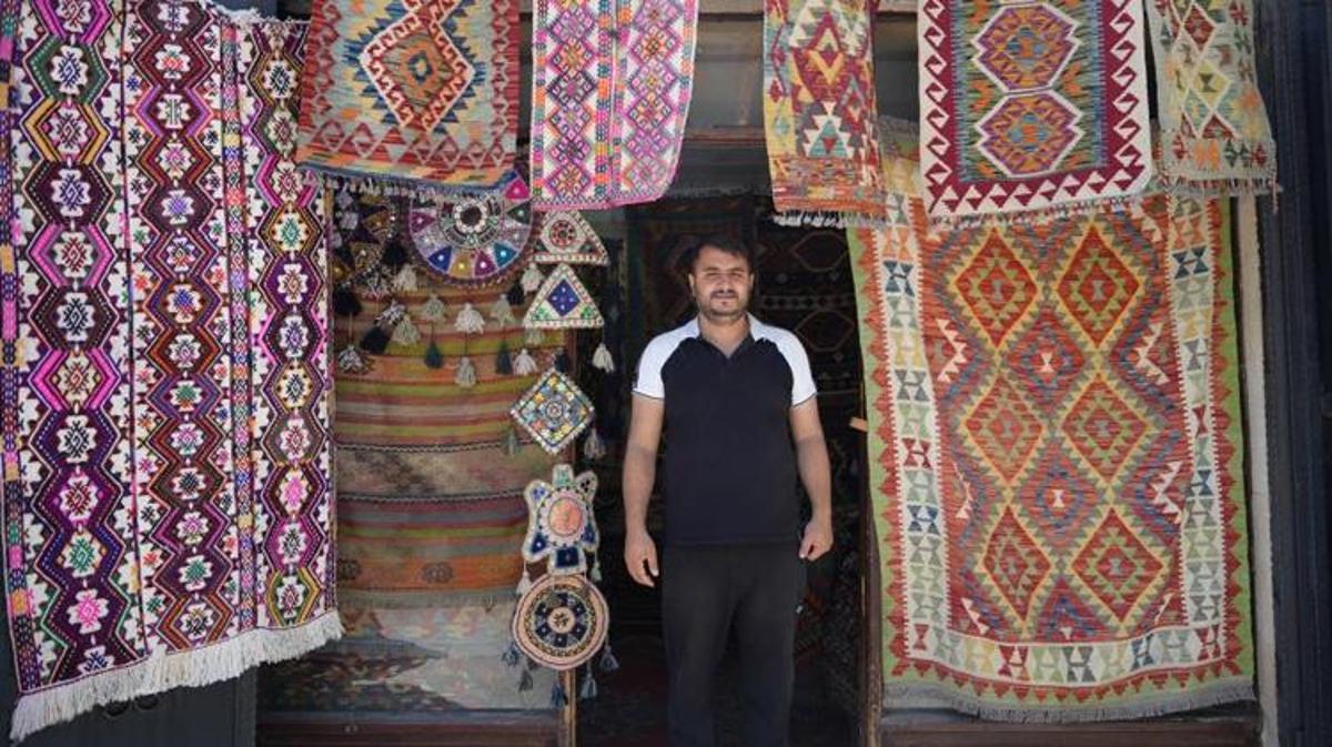 Bu işi yapan sadece 3 kişi kaldı! Köy köy gezip topluyor! Bulduğu ...
