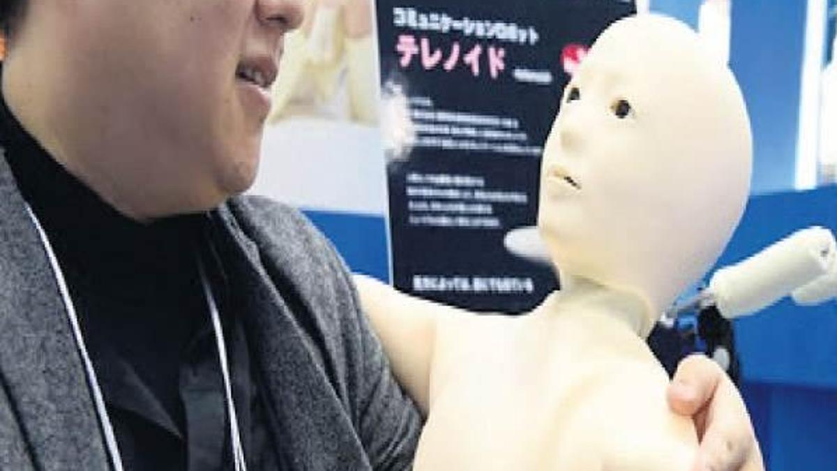 Bebek gibi büyütülen robot yaptılar - Dünyadan Haberler