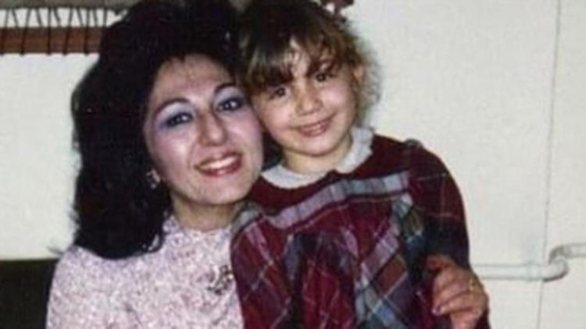 Özge Borak takipçilerini yıllar öncesine götürdü: Bu dünyadan göçeli 13 ...