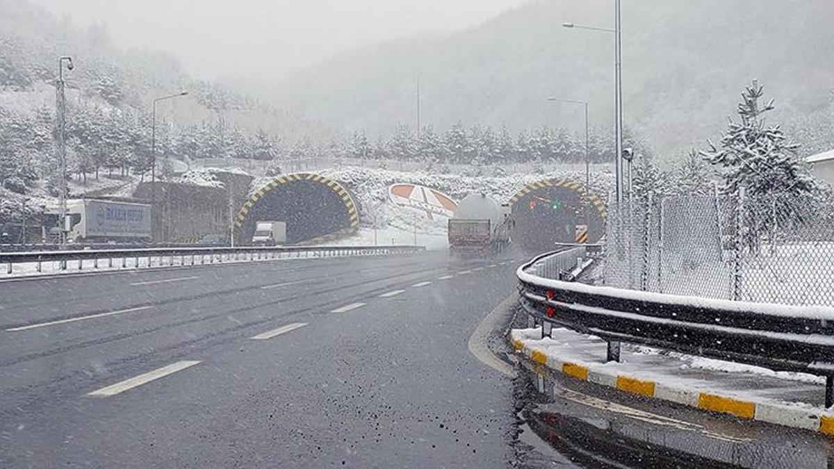 Bolu Dağı'nda kar yağışı başladı - Gazetevatan Son Haberler