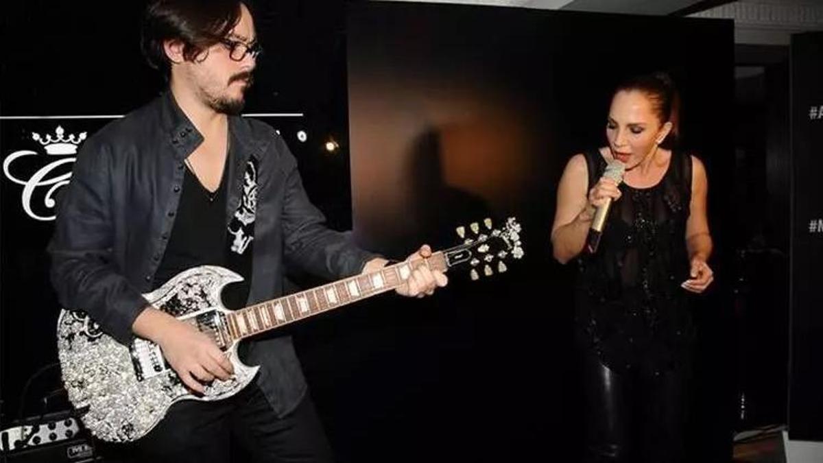 Sertab Erener ve Emre Kula aynı sahnede - Vatan Gazetesi Magazin Haberleri