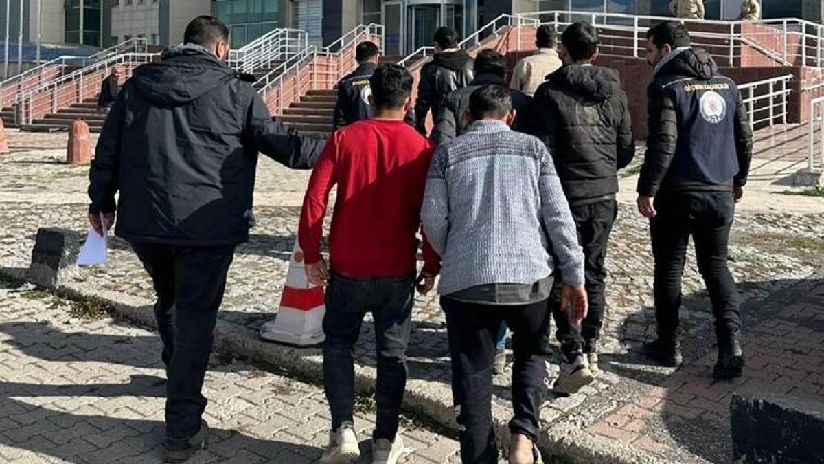 İstanbul'da 'Kalkan' operasyonu: 242 düzensiz göçmen yakalandı ...