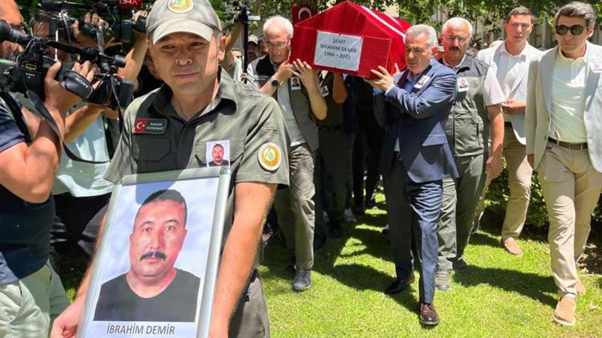 İzmir'deki yangında şehit oldu! Konyalı İbrahim Demir'e son veda