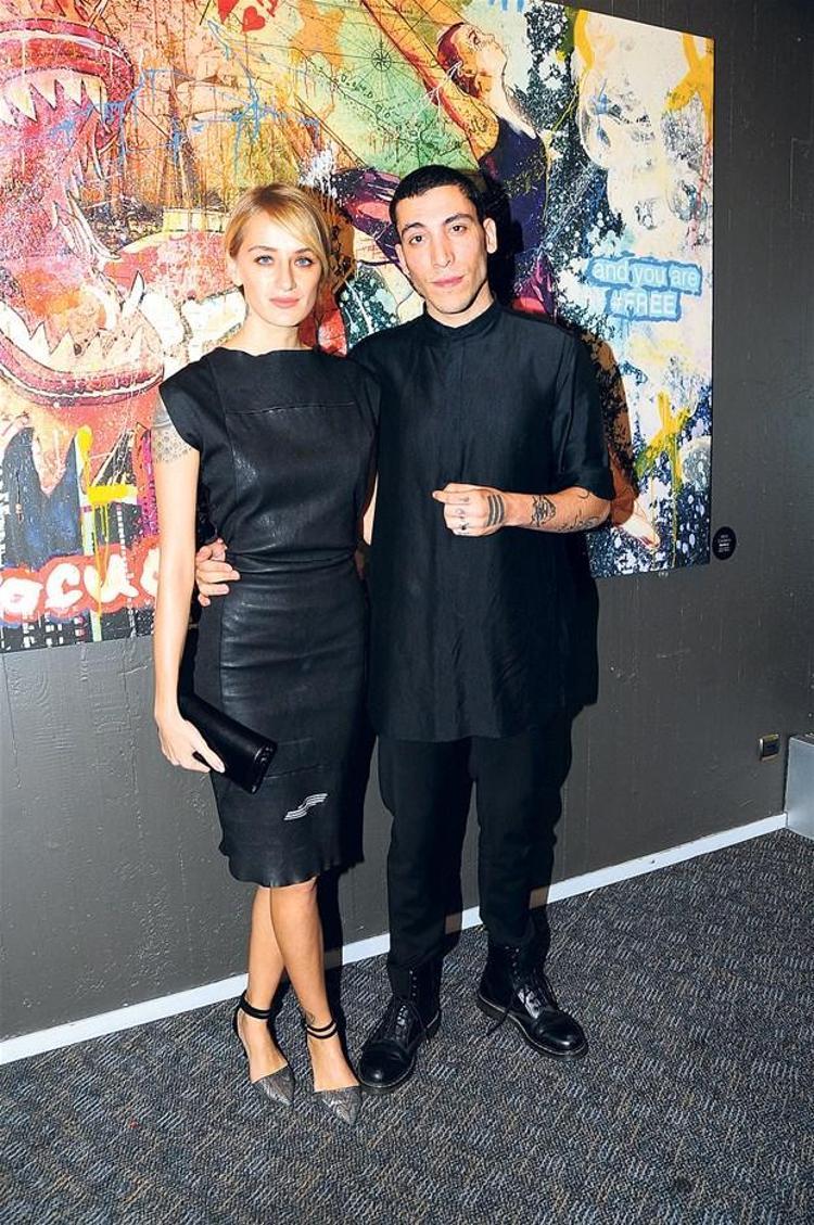 Didem'i öpmeye doyamadı! - Magazin Haberleri