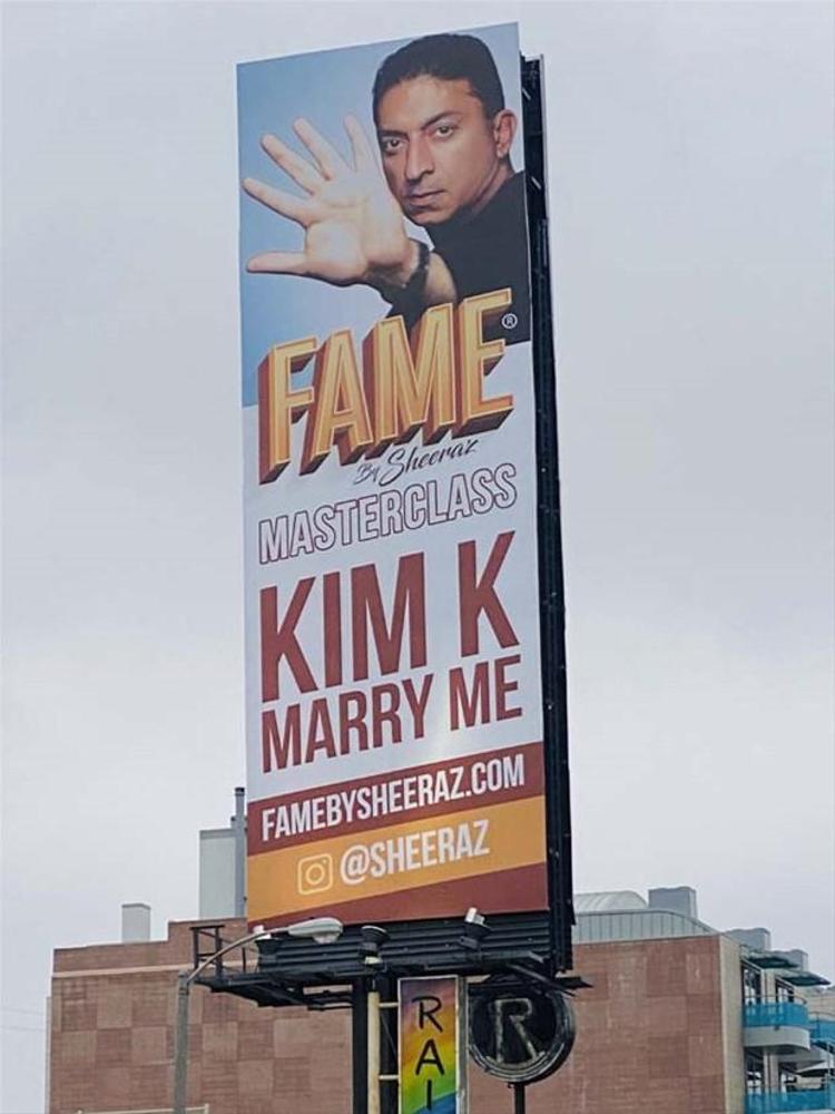 Hasan'dan Kim Kardashian'a şaşırtan evlilik teklifi! Şehrin ortasında ...