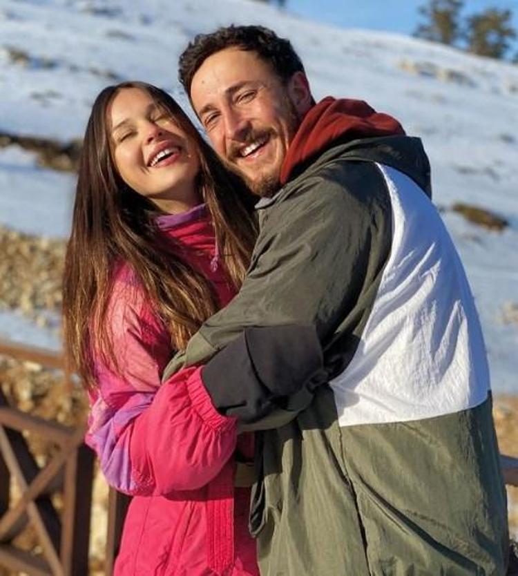 Survivor Berkan Karabulut ve sevgilisi Lale Onuk dudak dudağa ...