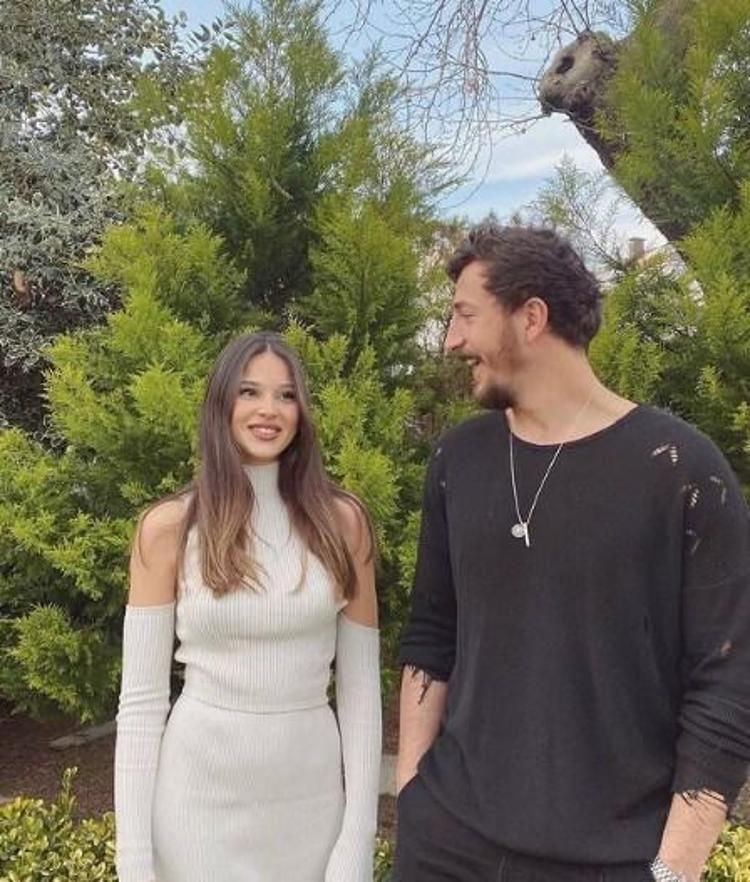 Survivor Berkan Karabulut ve sevgilisi Lale Onuk dudak dudağa ...