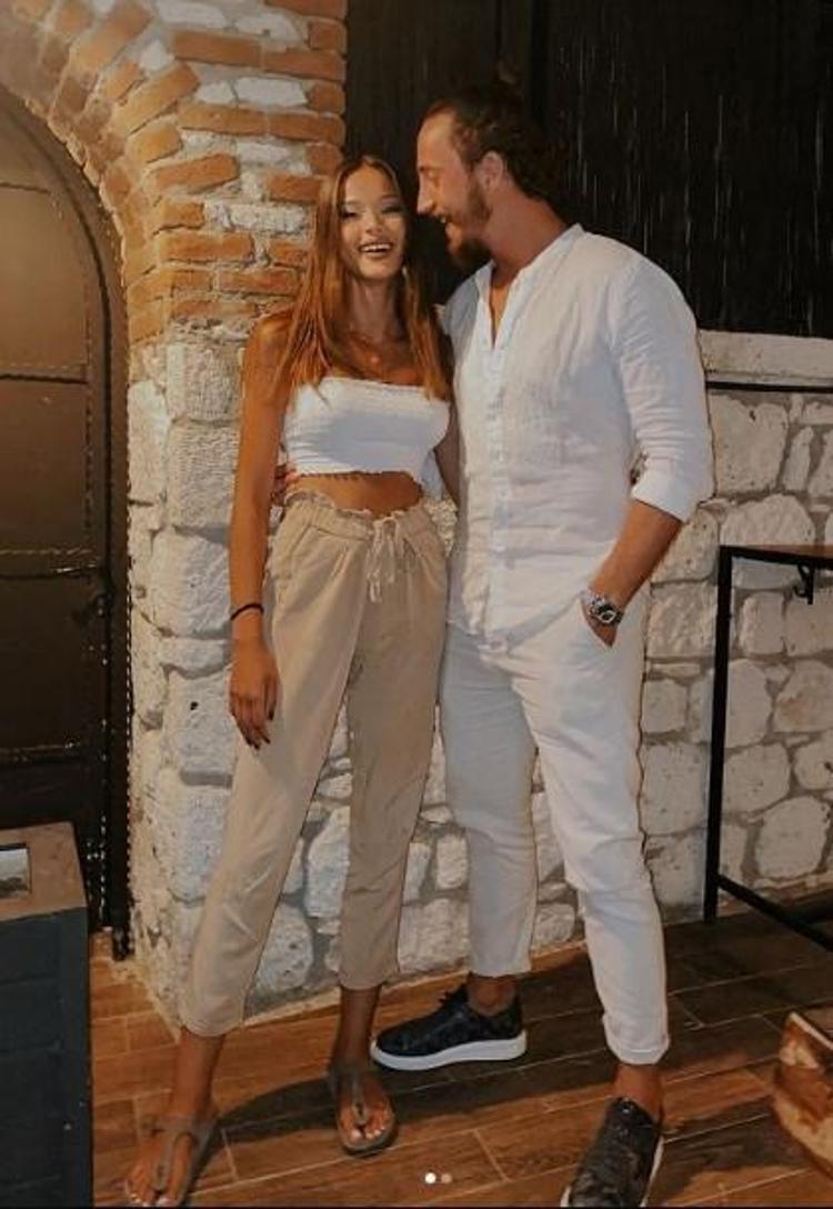 Survivor Berkan Karabulut ve sevgilisi Lale Onuk dudak dudağa ...