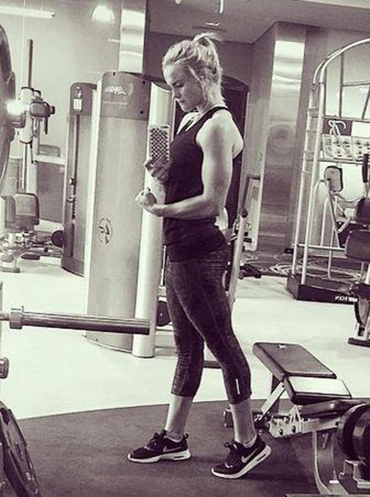 Carly Booth - Sampiy10 Spor Haberleri