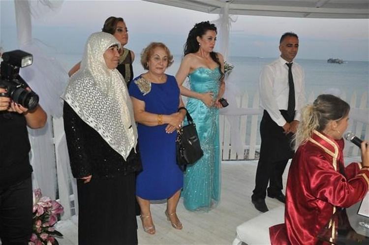 Sevil Uyar - Levent Kılıç'ın düğünü - Vatan Gazetesi Magazin Haberleri