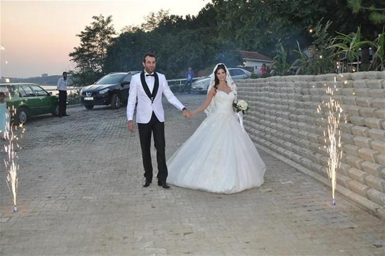 Sevil Uyar - Levent Kılıç'ın düğünü - Vatan Gazetesi Magazin Haberleri