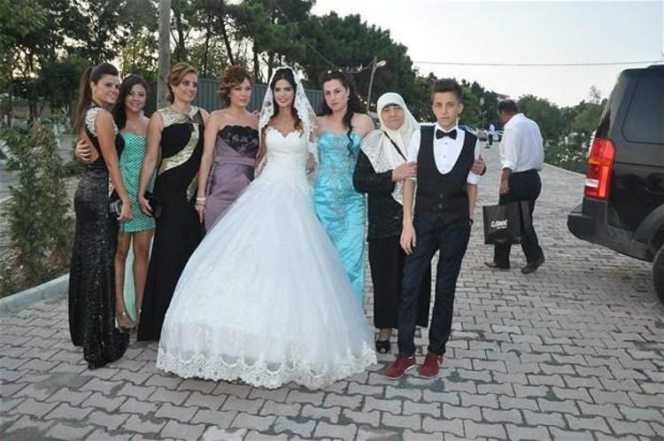 Sevil Uyar - Levent Kılıç'ın düğünü - Vatan Gazetesi Magazin Haberleri