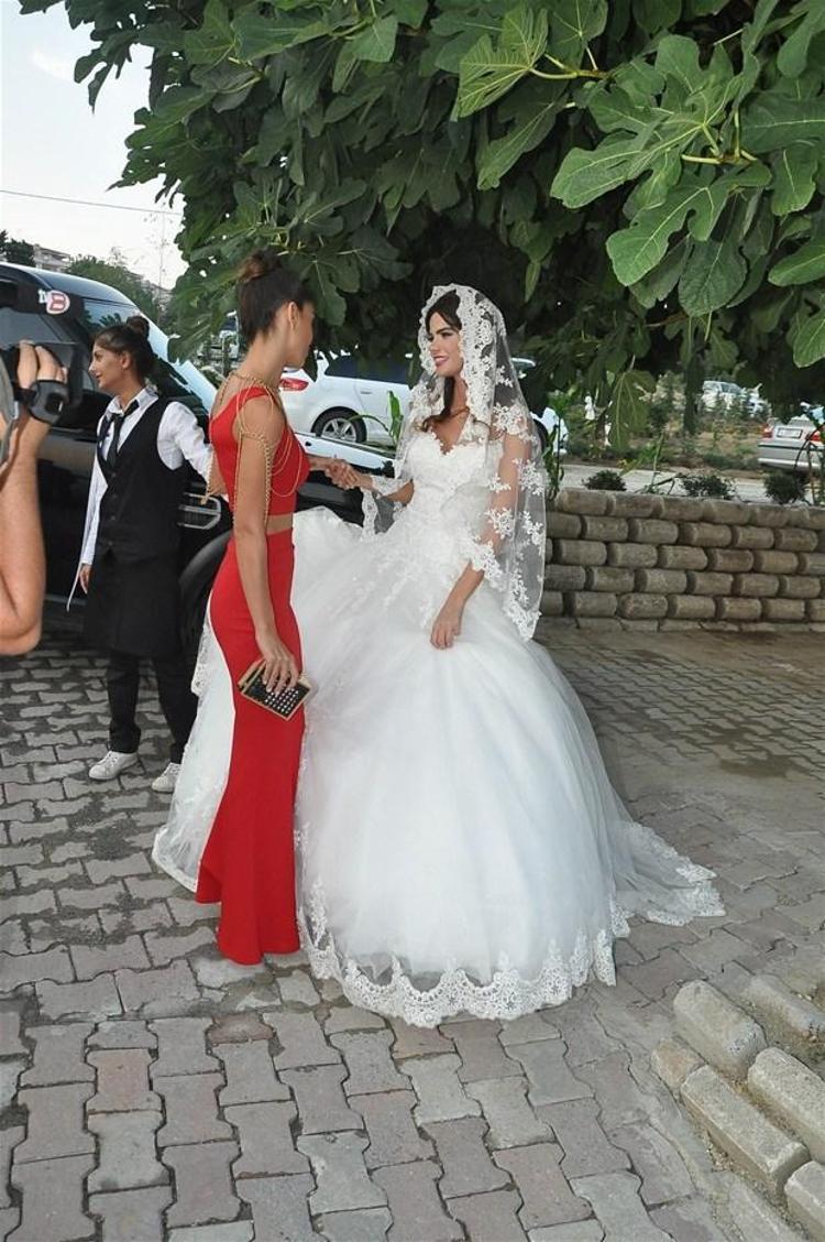 Sevil Uyar - Levent Kılıç'ın düğünü - Vatan Gazetesi Magazin Haberleri