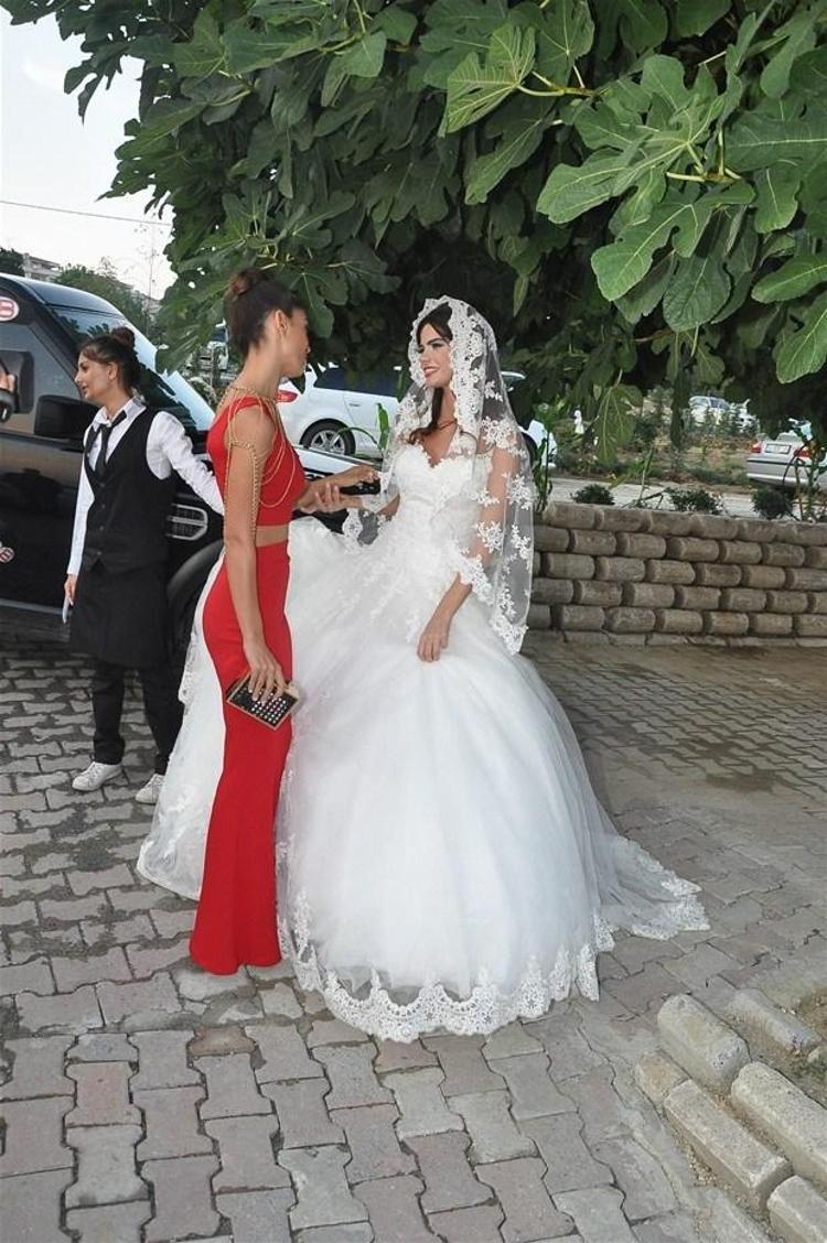 Sevil Uyar - Levent Kılıç'ın düğünü - Vatan Gazetesi Magazin Haberleri