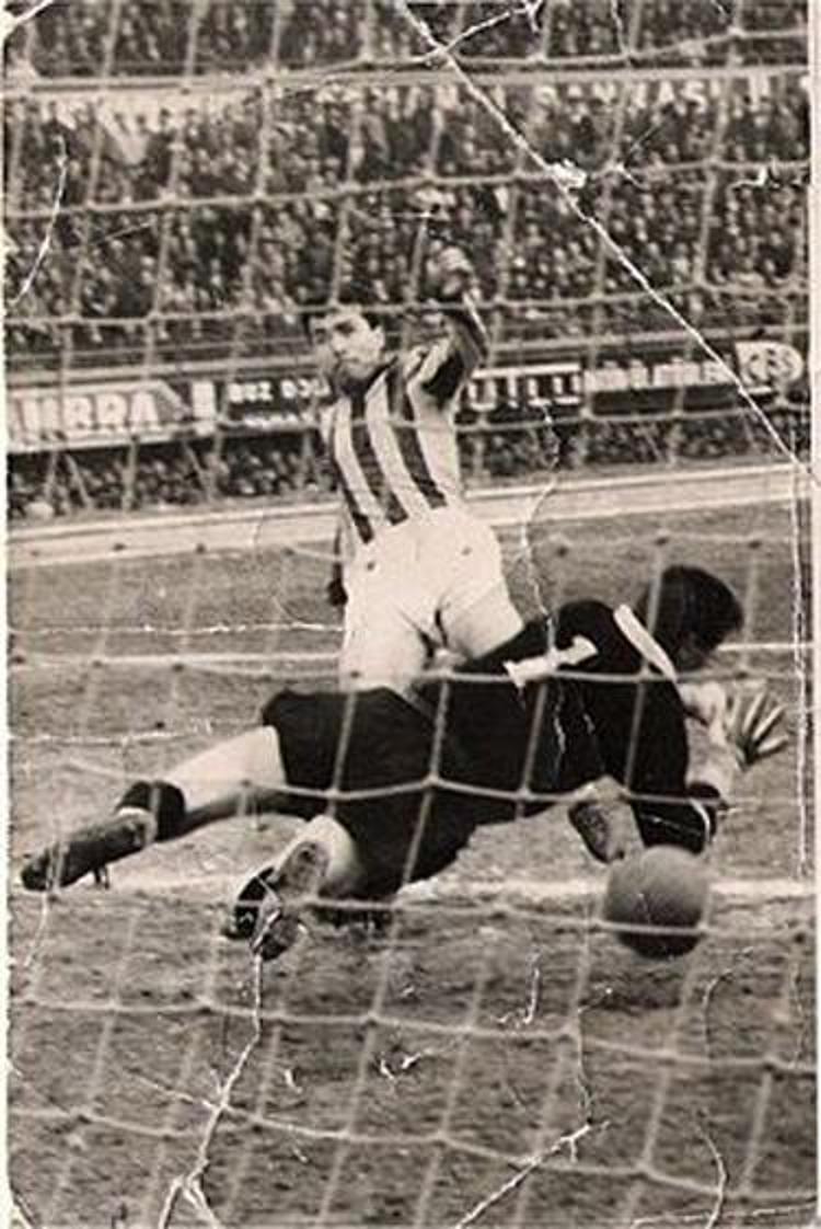 Beşiktaş - Fenerbahçe derbilerinde futbol tarihine damgasını vuran ... Beşiktaş - Fenerbahçe derbilerinde futbol tarihine damgasını vuran ...
