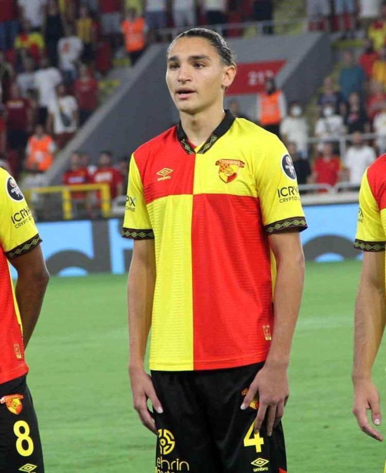 Jorge Jesus'un yeni Attila Szalai'si hazır! Emir Ortakaya Göztepe'de ...