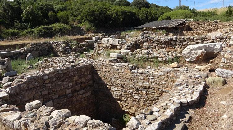 Parion Antik Kenti'nde tarihi keşif! Ölülerin ağzında ya da ellerinin ...