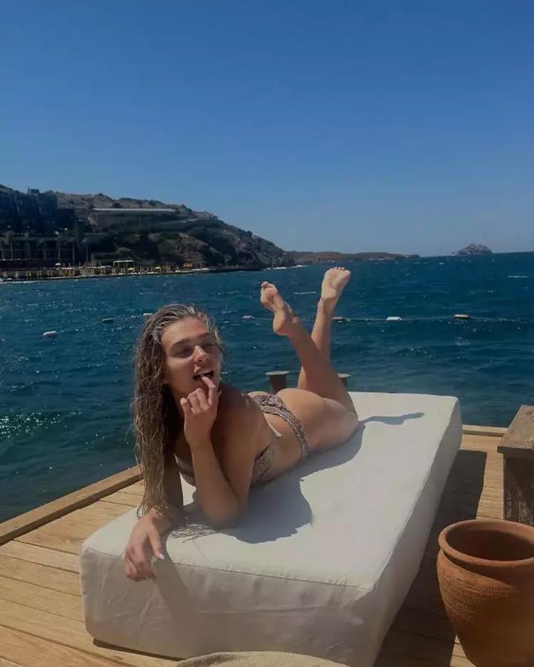 Melisa Döngel bikinili doğal pozlarıyla sosyal medyayı salladı! - Gazetevatan En Son Magazin ...