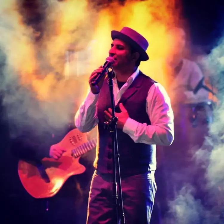 Rafet El Roman ve kendisinden 24 yaş küçük sevgilisi Yasemin Gergeç'in ...