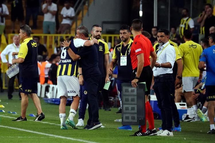 Fenerbahçe'de sol bek de oynadı sol açık da 10 numara da! Lincoln ...